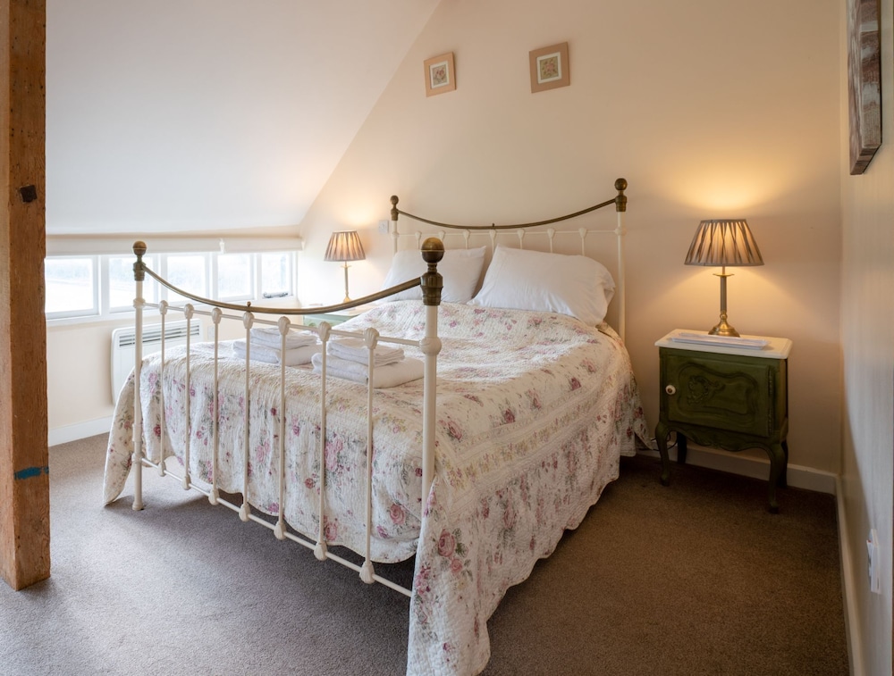 Pass The Keys | Hare Cottage Wonderful Views And Parking - Stow-on-the-Wold