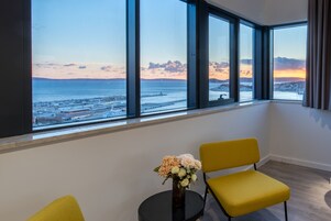 Roupa de alta qualidade, camas de colchão viscoelástico, minibar 