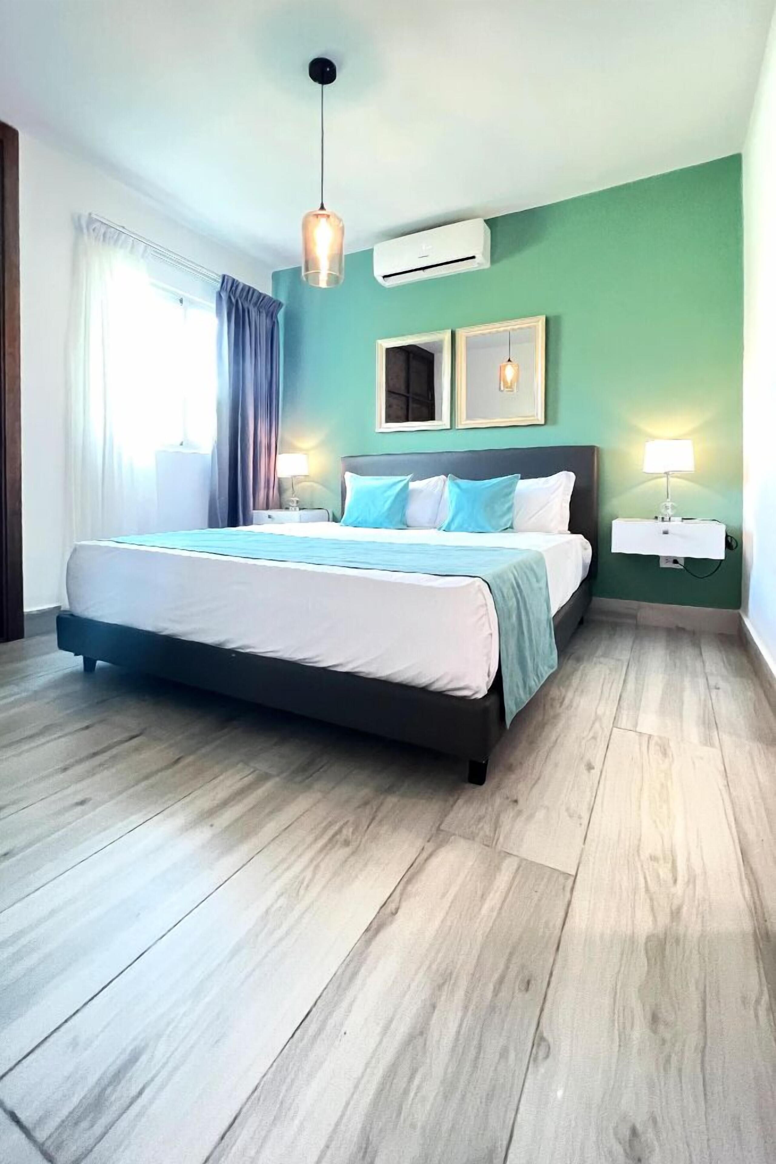 2 quartos, cofre no quarto, cortinas/cortinados opacos 