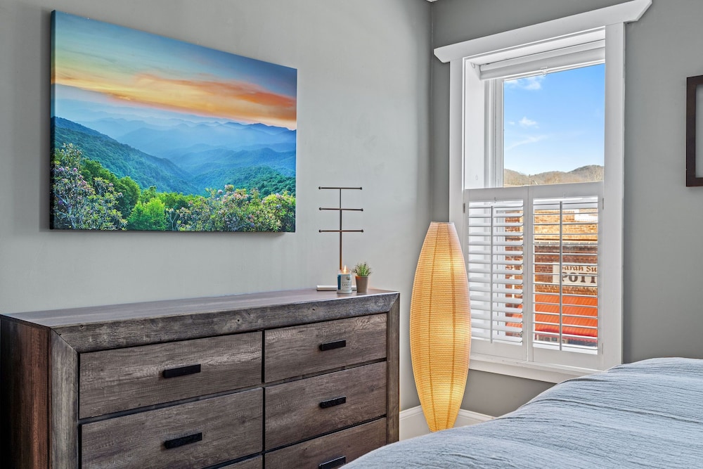 Artist Sky Loft In Downtown Black Mountain, Western North Carolina - Black Mountain, NC