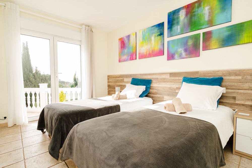 Villa Sol Y Mar - Large Villa For Groups In El Rosario - Marbella