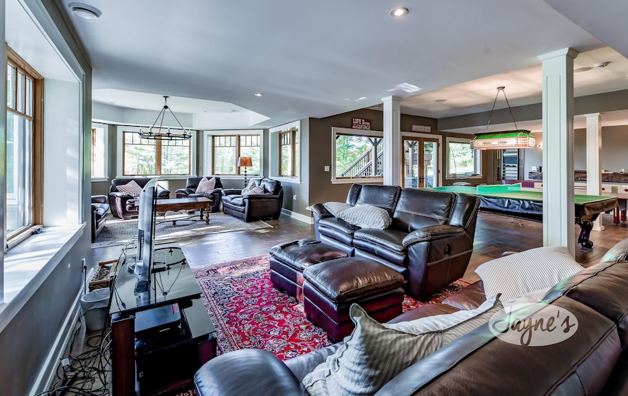 6 Bed 4 Bath Cottage On Lake Muskoka, Private, Boathouse, Hot Tub! - Bracebridge