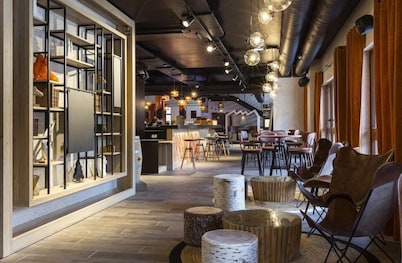 Hotel Base Camp Lodge