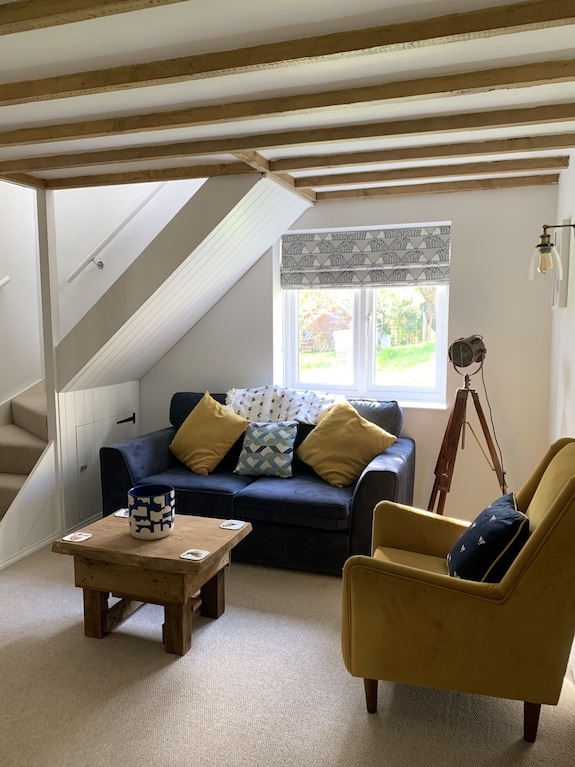 River And Country Views & Woodburner At The Nest - Somerset