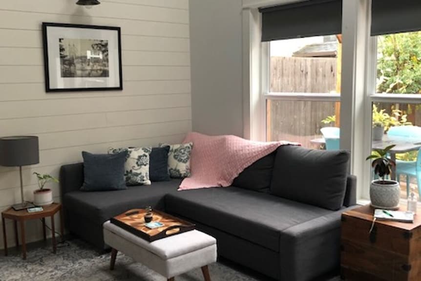 This Light, Bright Cottage Is Located In St Johns In Portland - Oregón