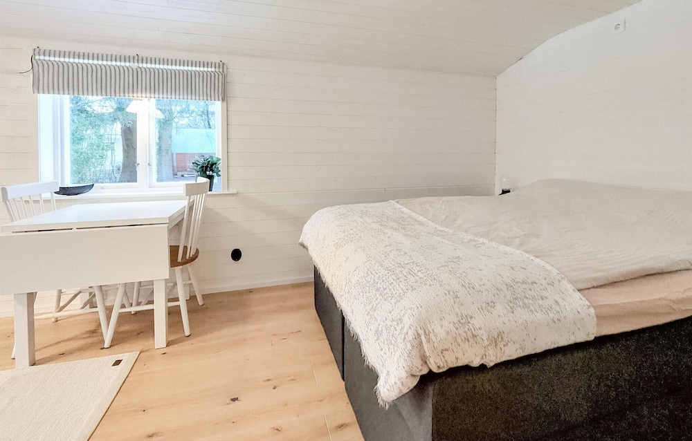 Lovely Home In Ludvigsborg With Kitchen - Hörby