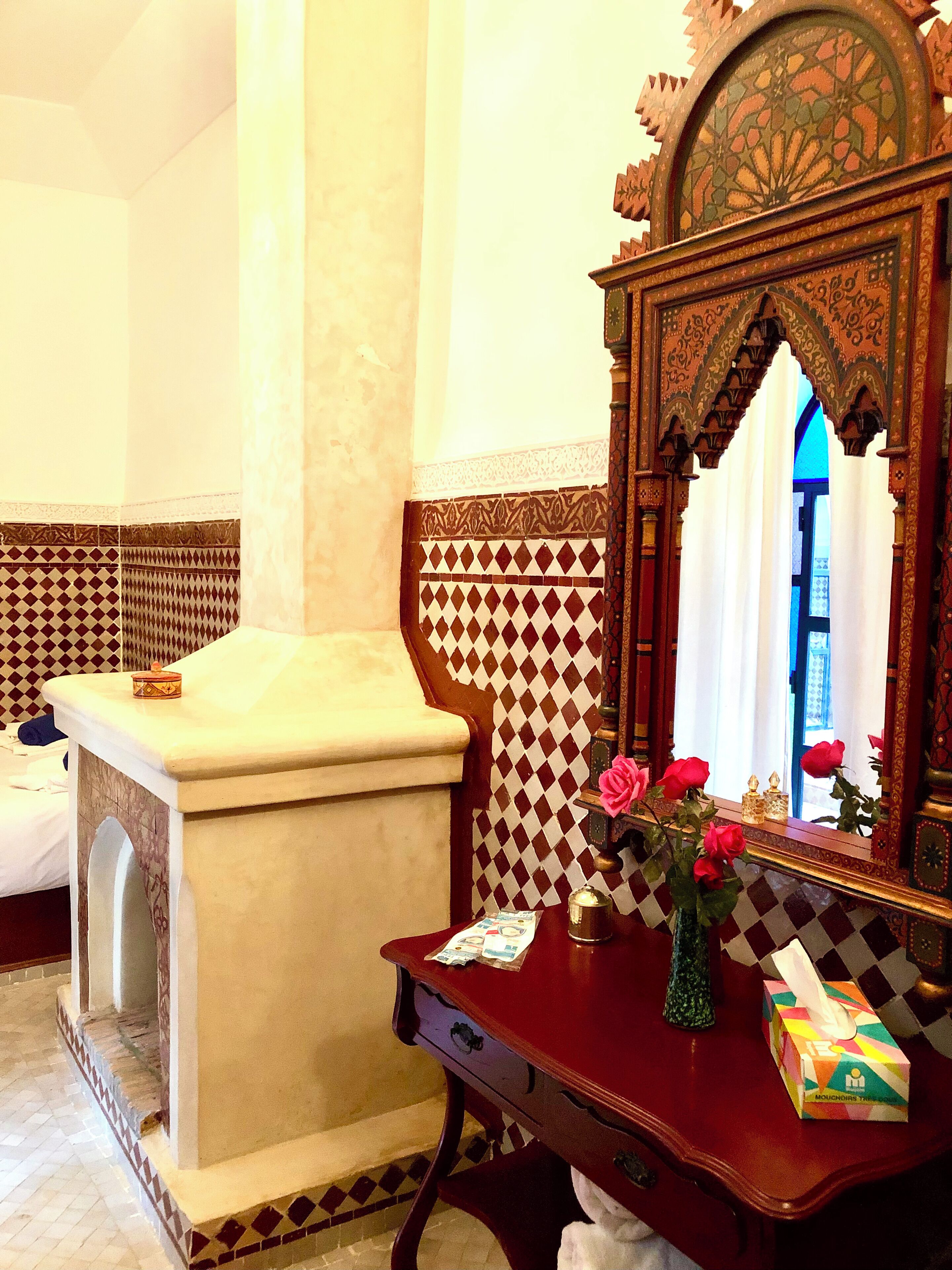 Roupa de alta qualidade, edredões de penas, cofre no quarto 