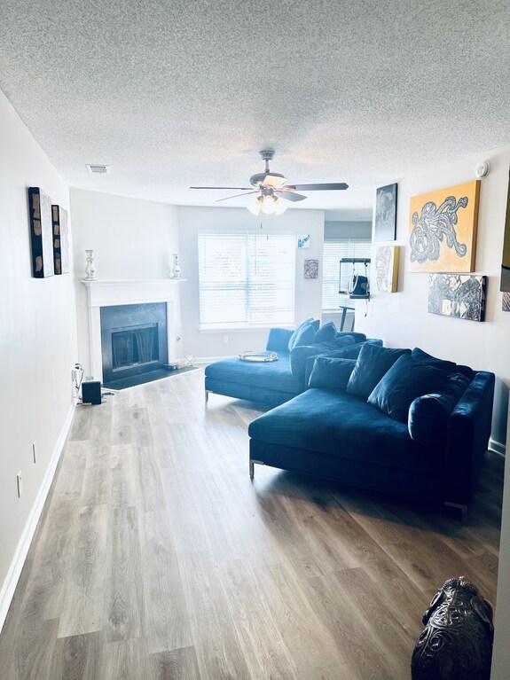 Spacious House With An Artsy Flair - Snellville, GA