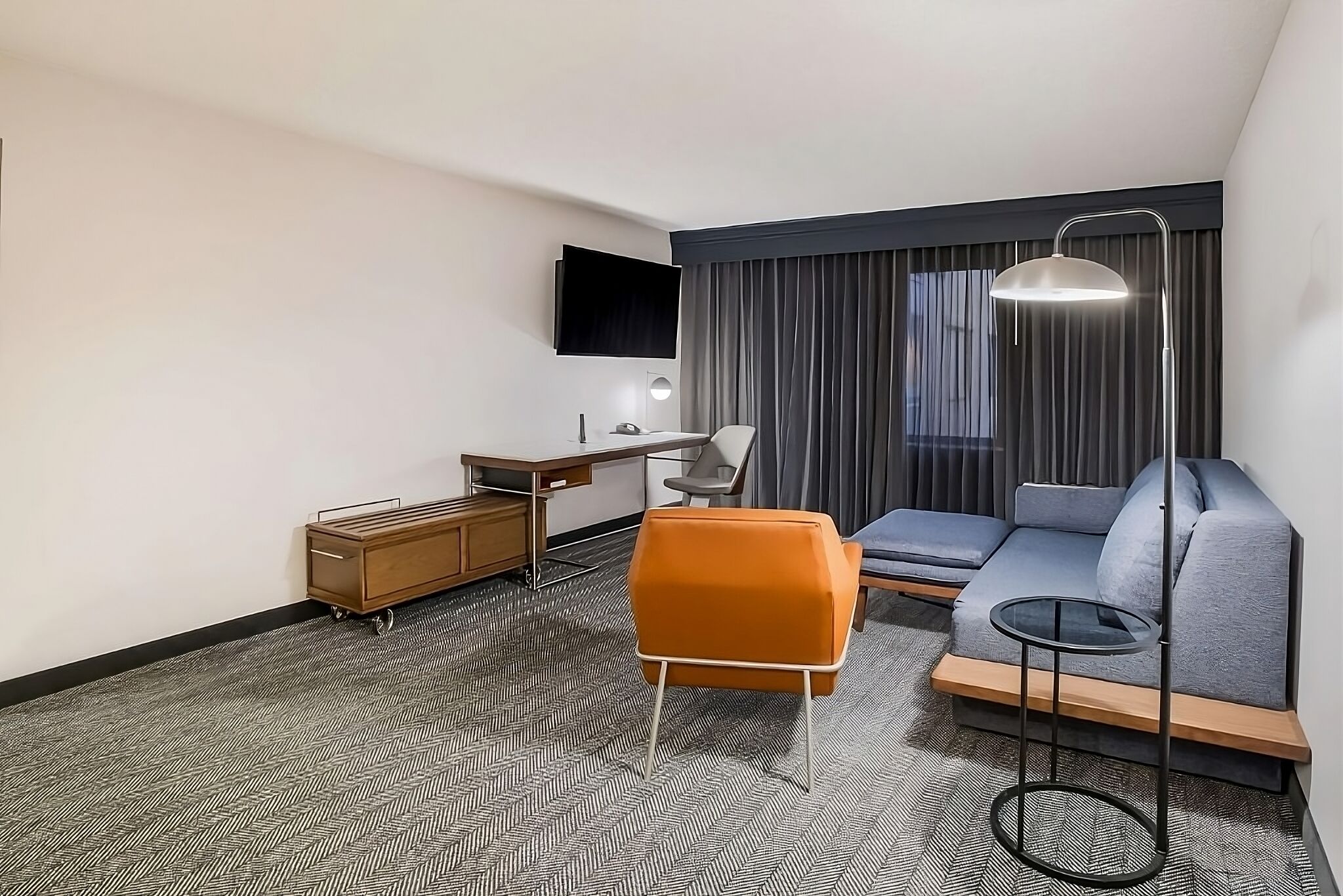 Always A Great Idea To Unwind! Spacious 1br Unit! Outdoor Pool, Pets Are Allowed - Chandler, AZ