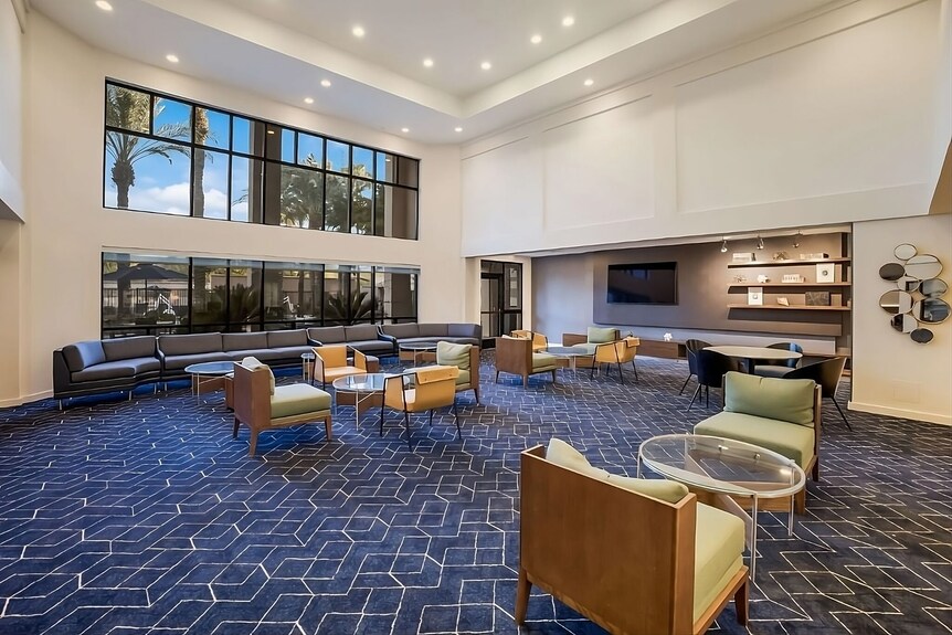 Stay Close To Desert Botanical Gardens! Comfortable Unit, Outdoor Pool, Jacuzzi! - Arizona