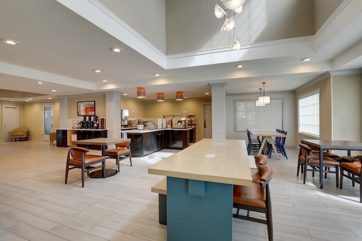 Pet-friendly Ada Unit With Full Kitchen, Outdoor Pool, Onsite Parking - San José, CA