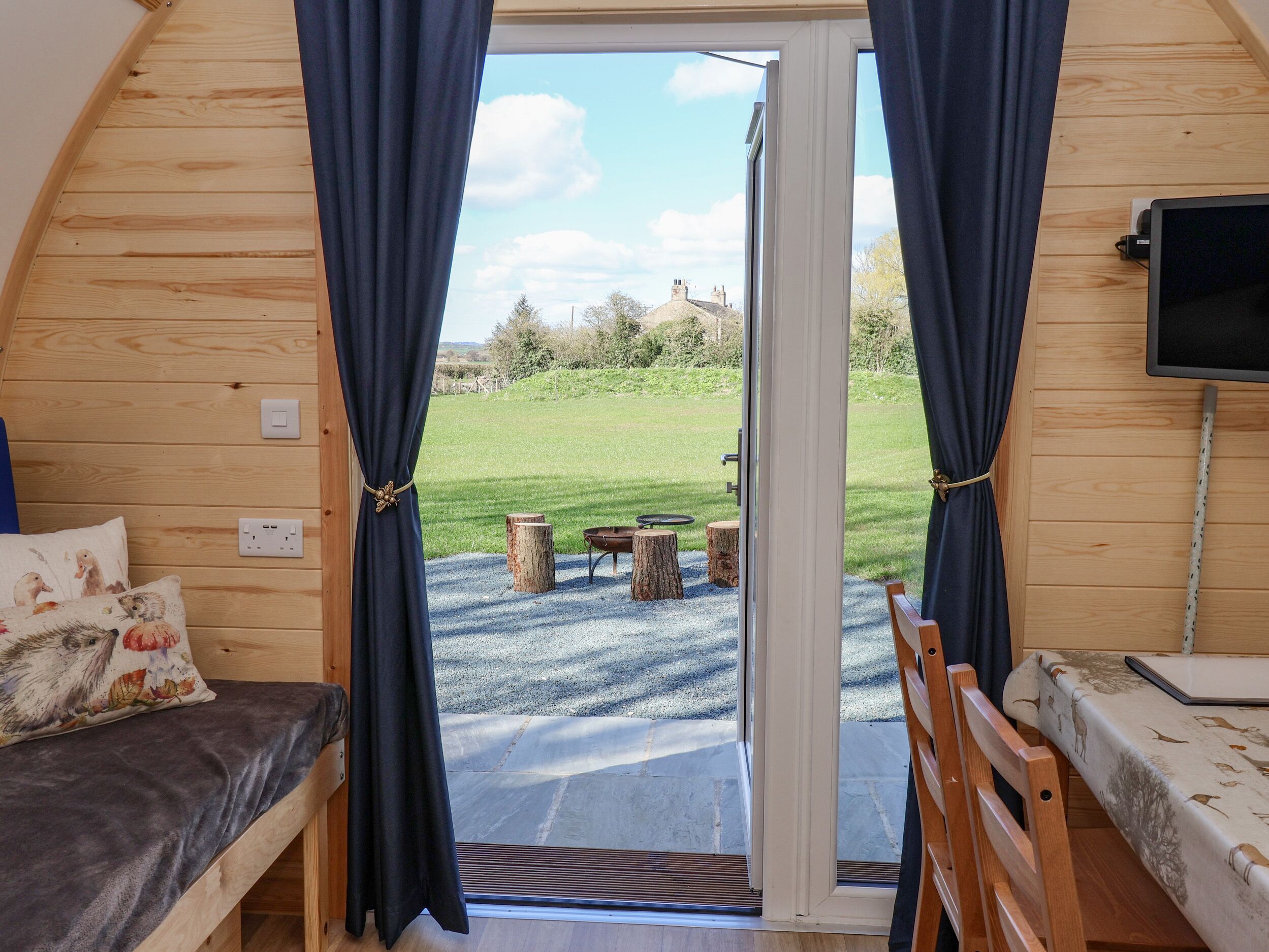 Mischief, Pet Friendly, Character Holiday Cottage In Bridlington - Driffield