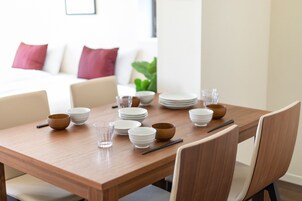 Apartamento básico | Opções para refeição no quarto