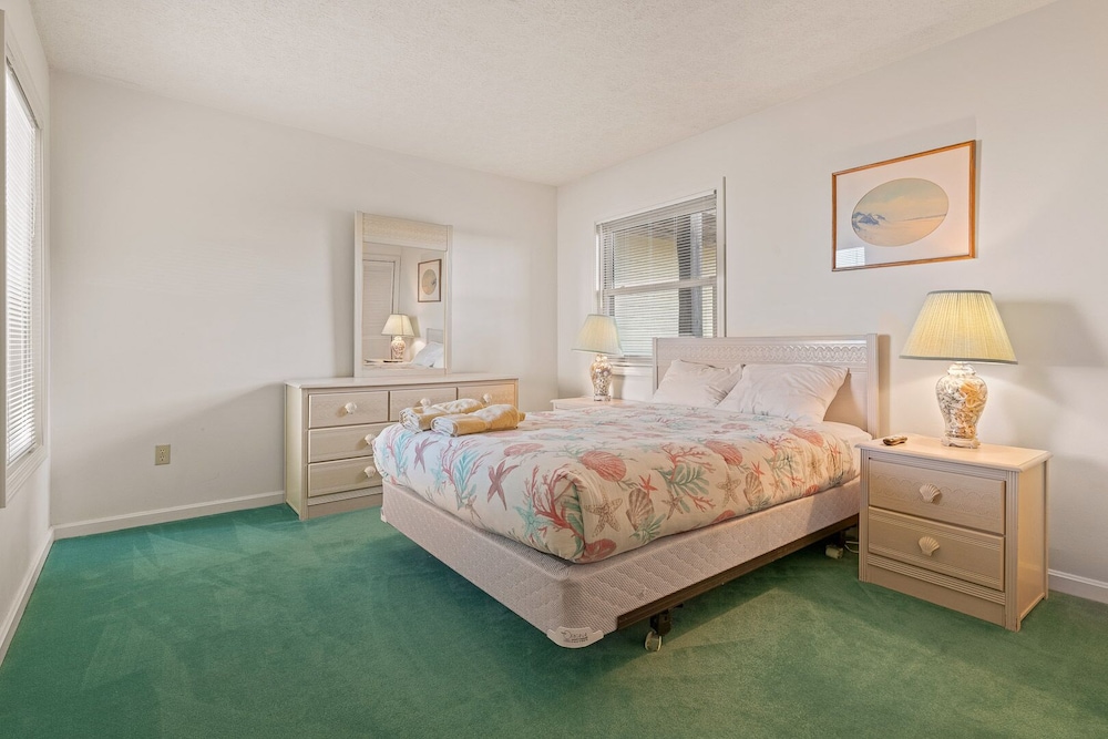 Oceanside 2 Bedroom Condo At Golden Strand A1 - Kitty Hawk, NC