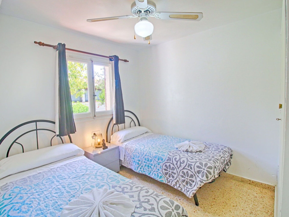 Stunning Private Villa For 3 People With A/c, Pool, Tv, Terrace, Pets Allowed And Parking - Bonaire