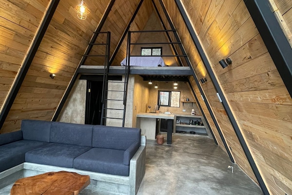 Cabaña de lujo, Alpina | Área de estar | Mesa de pingue-pongue