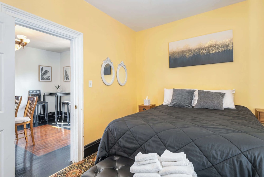 Spacious 1bd, Close To Beach, Shops, Food & Mall - Michigan City, IN