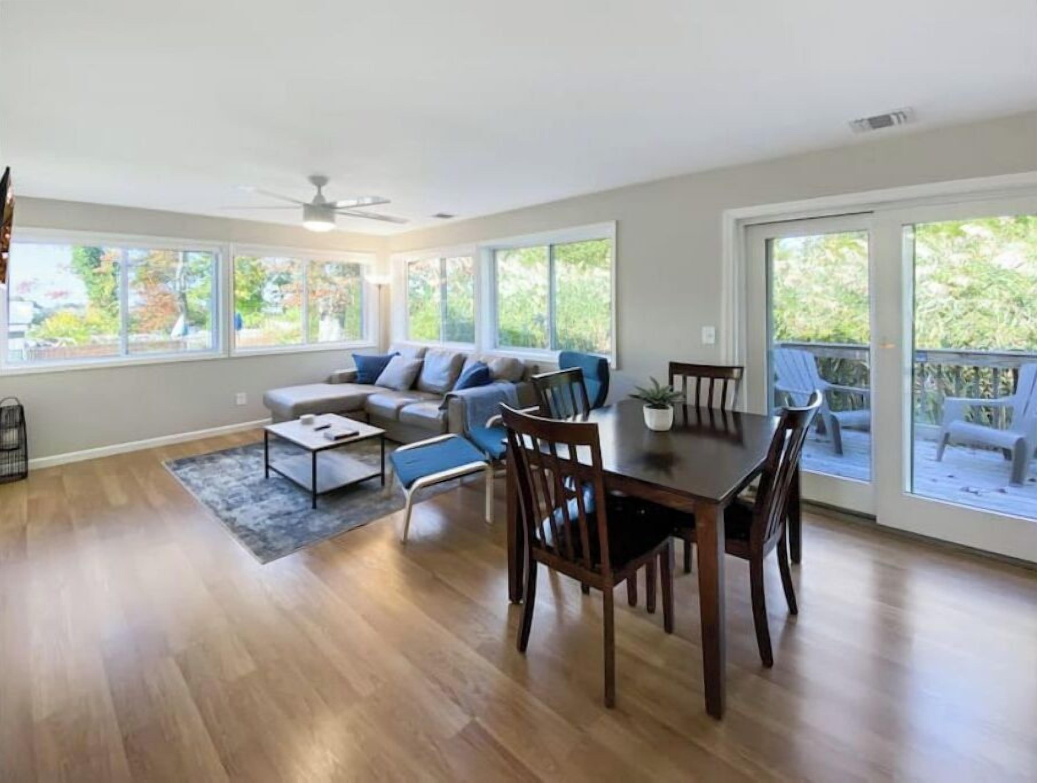 Cozy Riverside Cottage - Long Island, NY