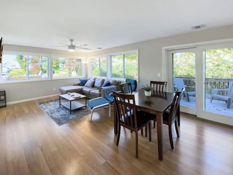 Cozy Riverside Cottage - Long Island, NY