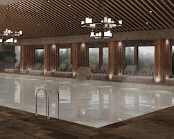Piscina interior, piscina exterior sazonal