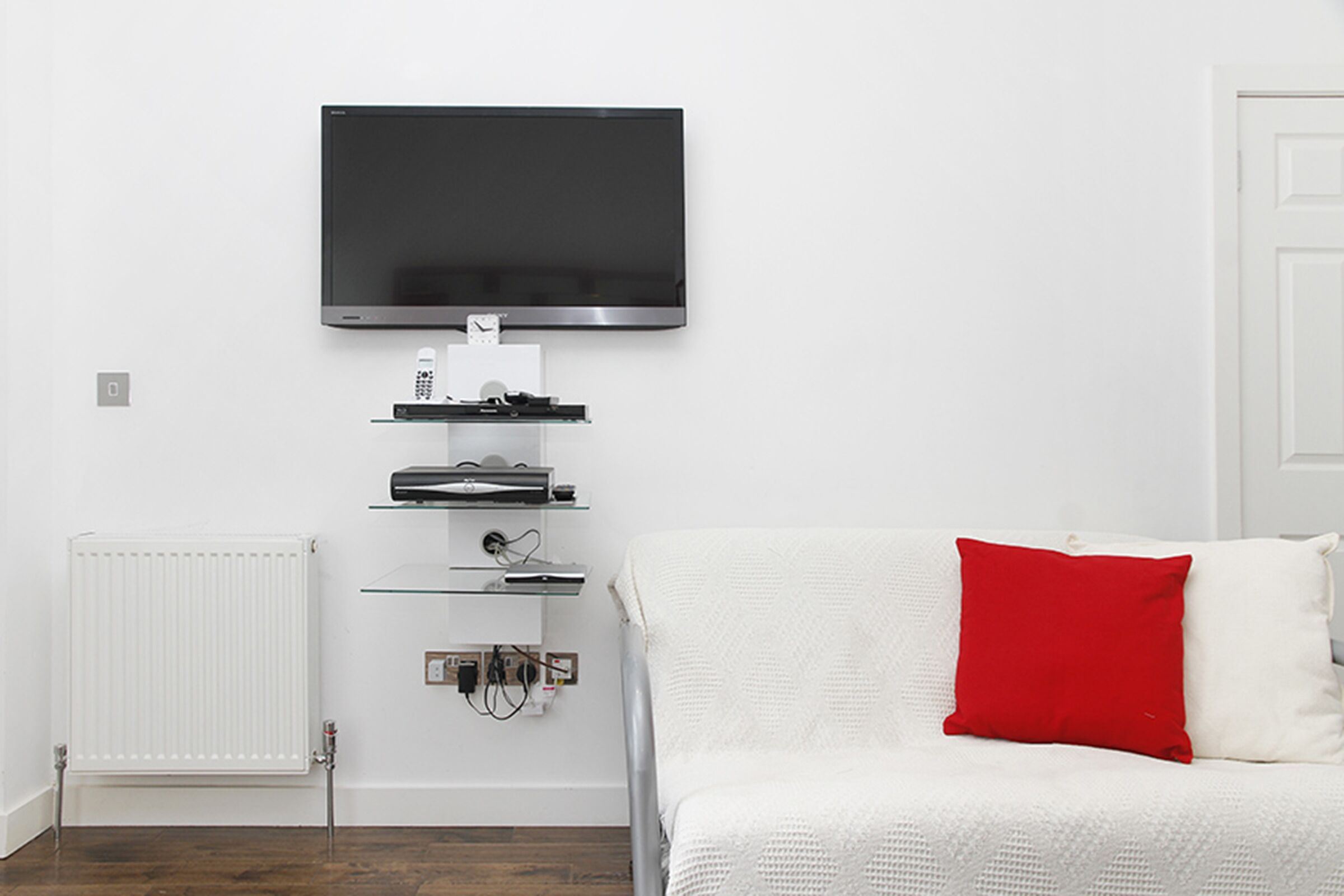 Two Bedroom Garden Flat - Self Contained - Chiswick - London