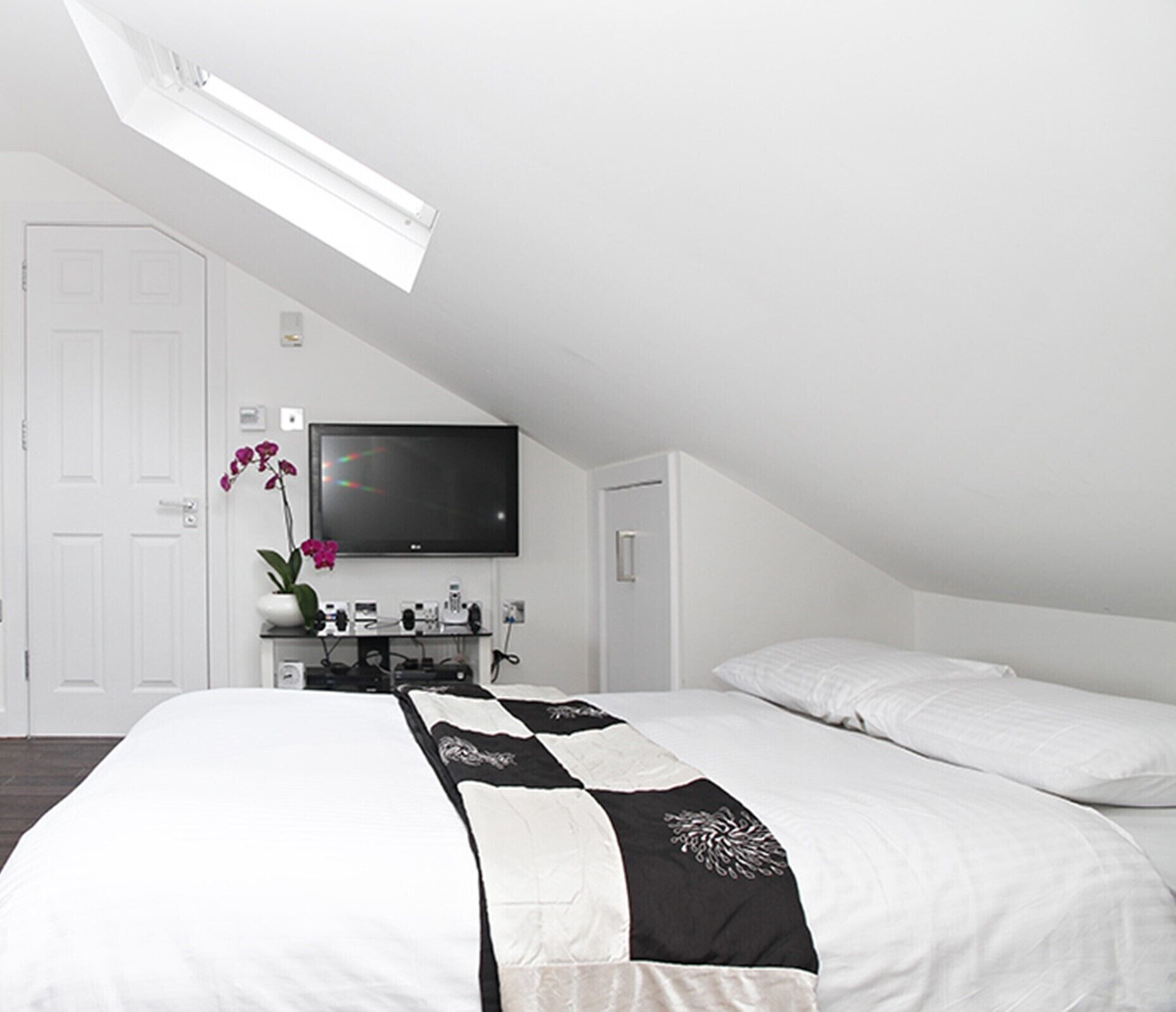 One Bedroom Penthouse With Balcony - Central London