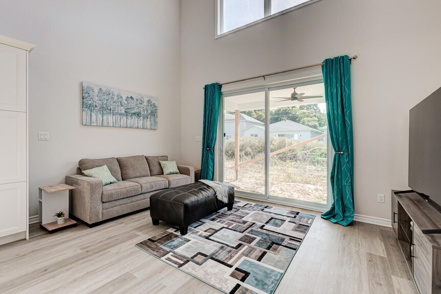 Cozy, Spacious Family Home W/ Arcade! 5 Mins From Beach! - Port Stanley