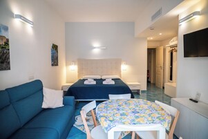 Estúdio | Roupas de cama antialérgicas, escrivaninha, Wi-Fi de cortesia