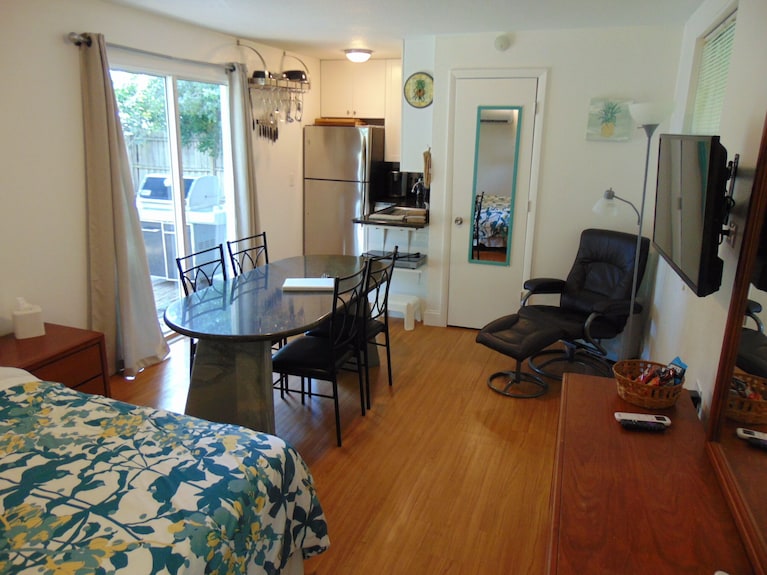 Exquisite Small Cottage Minutes To Siesta Key - Sarasota, FL