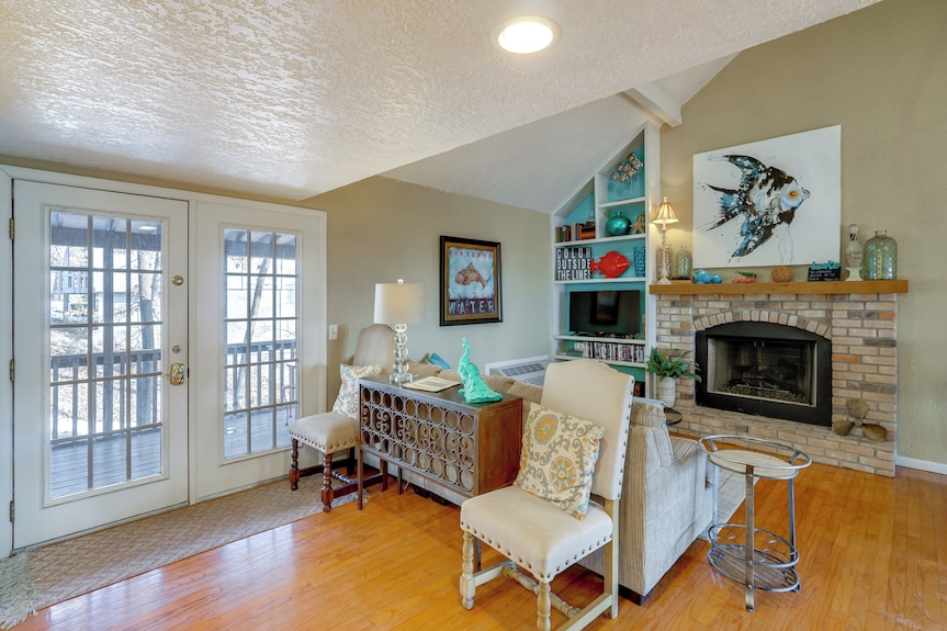 Resort Living On Lake Of The Ozarks! Family Cabin - Lake Ozark, MO