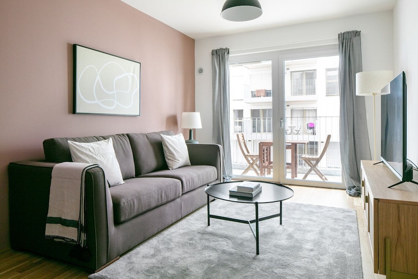 Elegant Landstraße 1br W/ Garden & Elevator, Nr St Marx, By Blueground - Viena