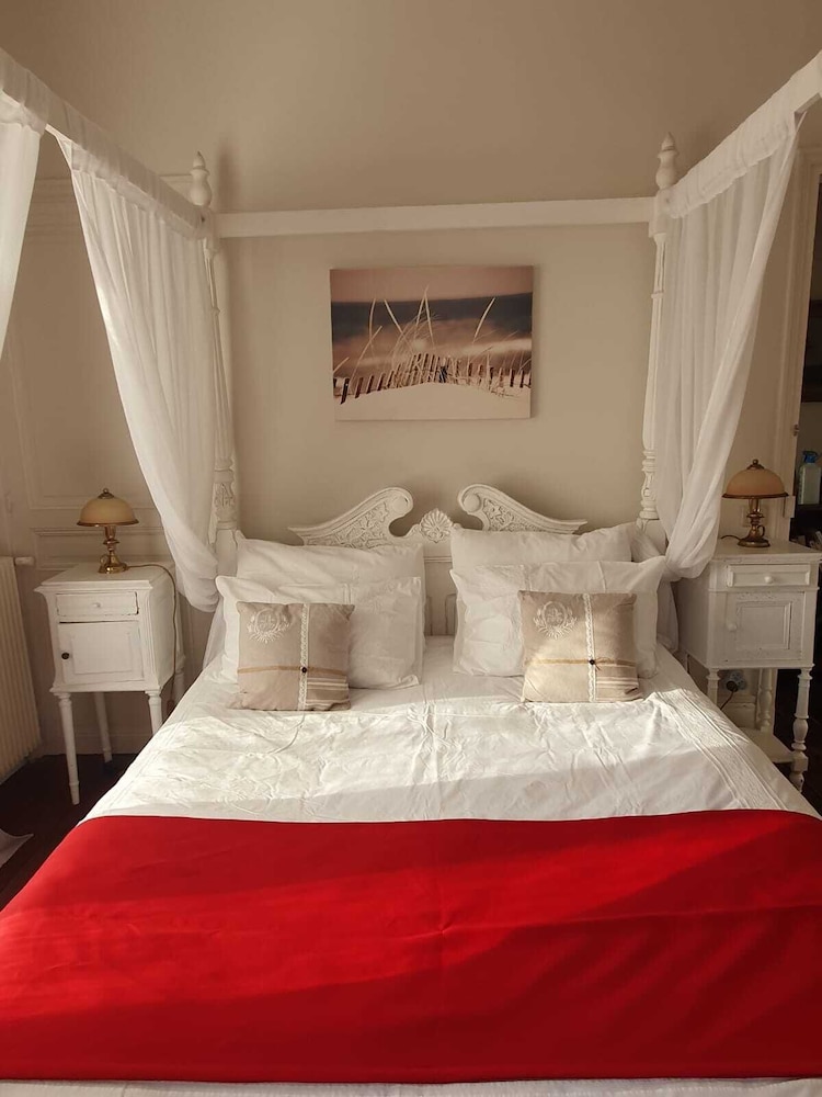 The Villa Roxane Or The Charm Of Yesteryear - Arcachón