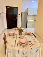 Apartamento, 2 quartos | Sala de jantar