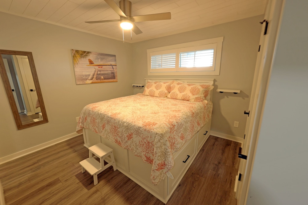 D109- Oceanfront Condo, 2 Bedrooms, 2 Baths, Community Pool, And Tennis! - Duck, NC
