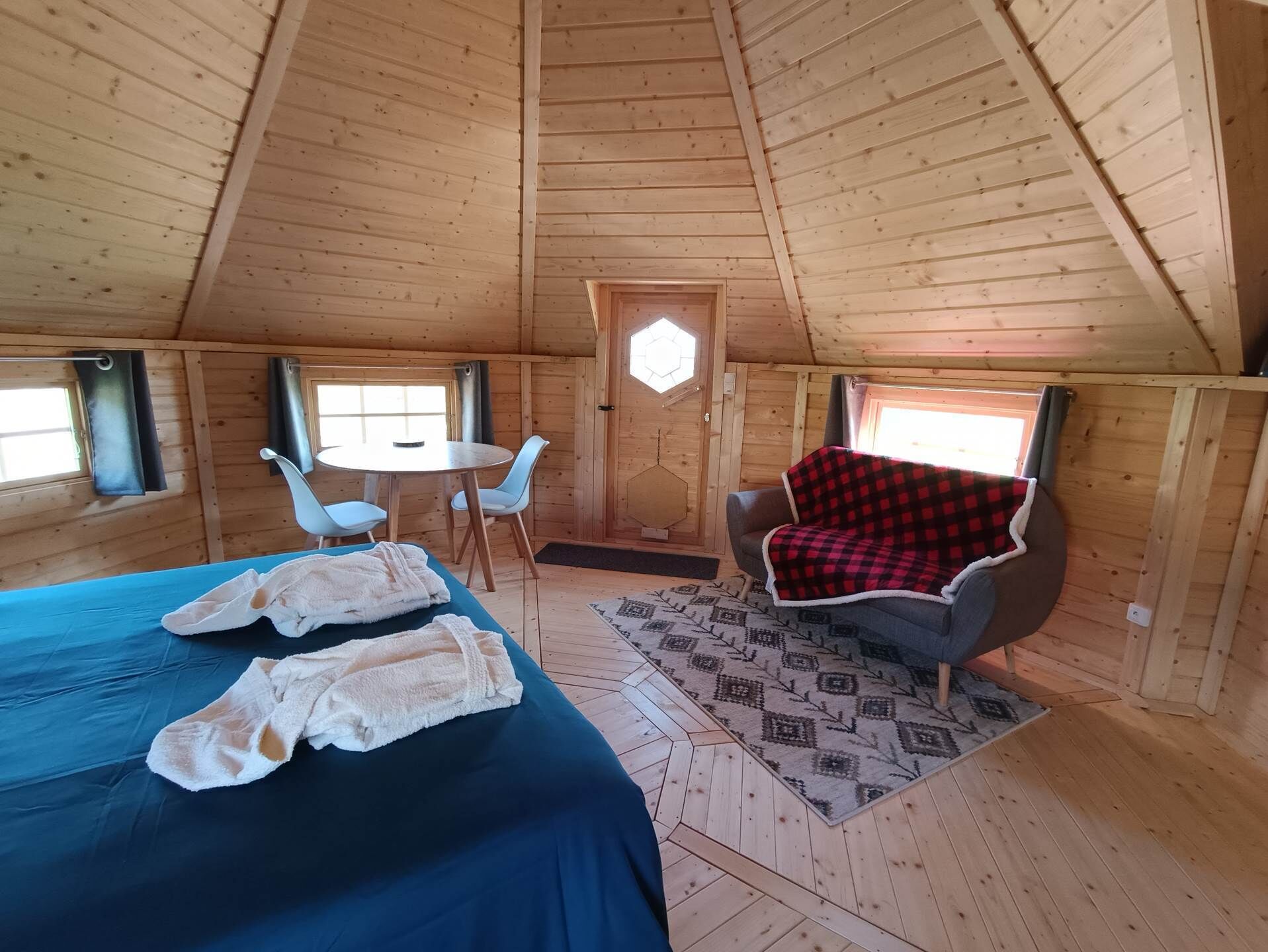 Cabane "Canada" Avec Jacuzzi Privatif - Roanne