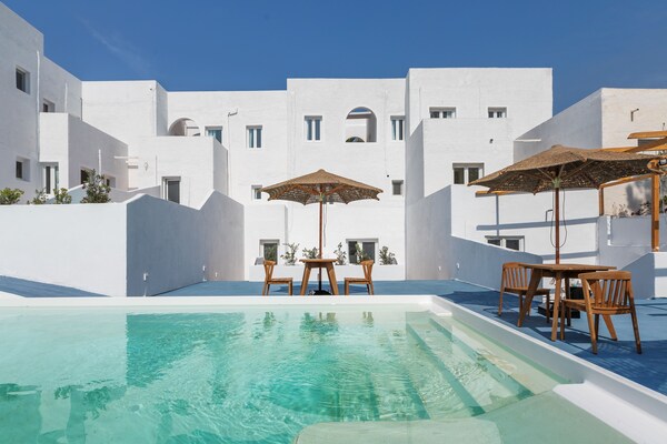 Voca Hotel & Suites - Santorini