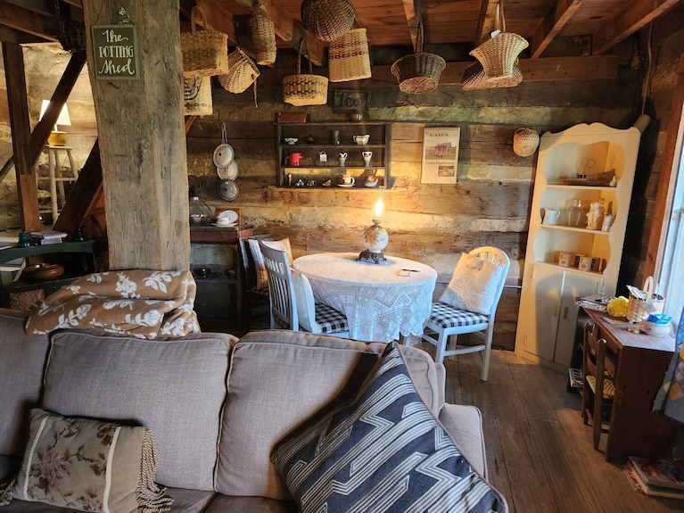 Mullins Log Cabin 1850s Rustic Cabin Near Ark Sits On 5 Ac\n15 Min To Ark\n\n\n\n - Kentucky