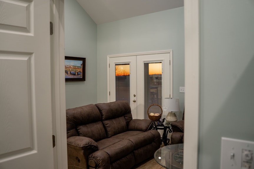 Stunning 2-bed, 1-bath Condo Overlooking Blue Water Creek - Alabama