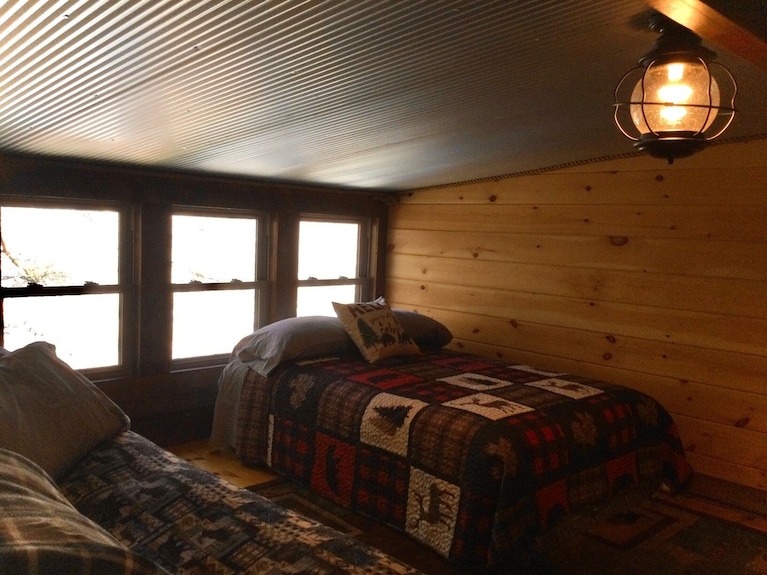 Hemlock Hideaway Cabin With Waterfalls, Walking Trails - State of New York