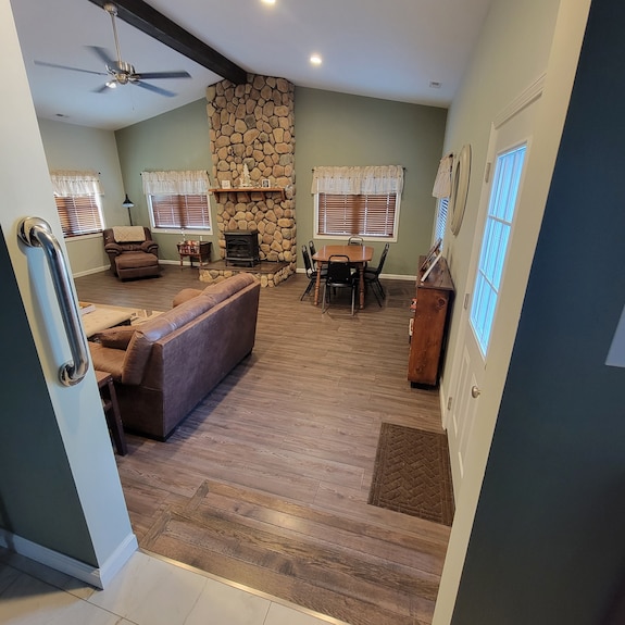 The Main House @ Tarlton's Edge Gateway To The Hocking Hills - Circleville Pumpkin Show