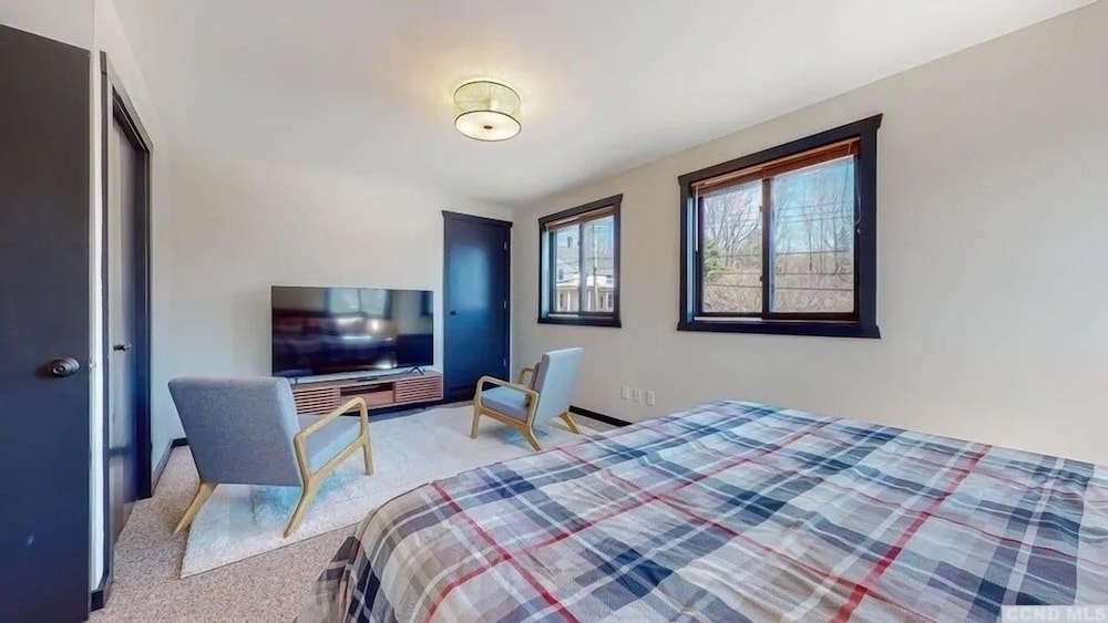New - Cozy Modern Home: Stunning Views, 3 Mins Ski,bbq,fire Pit,games, Walk Dwtn - Windham, NY