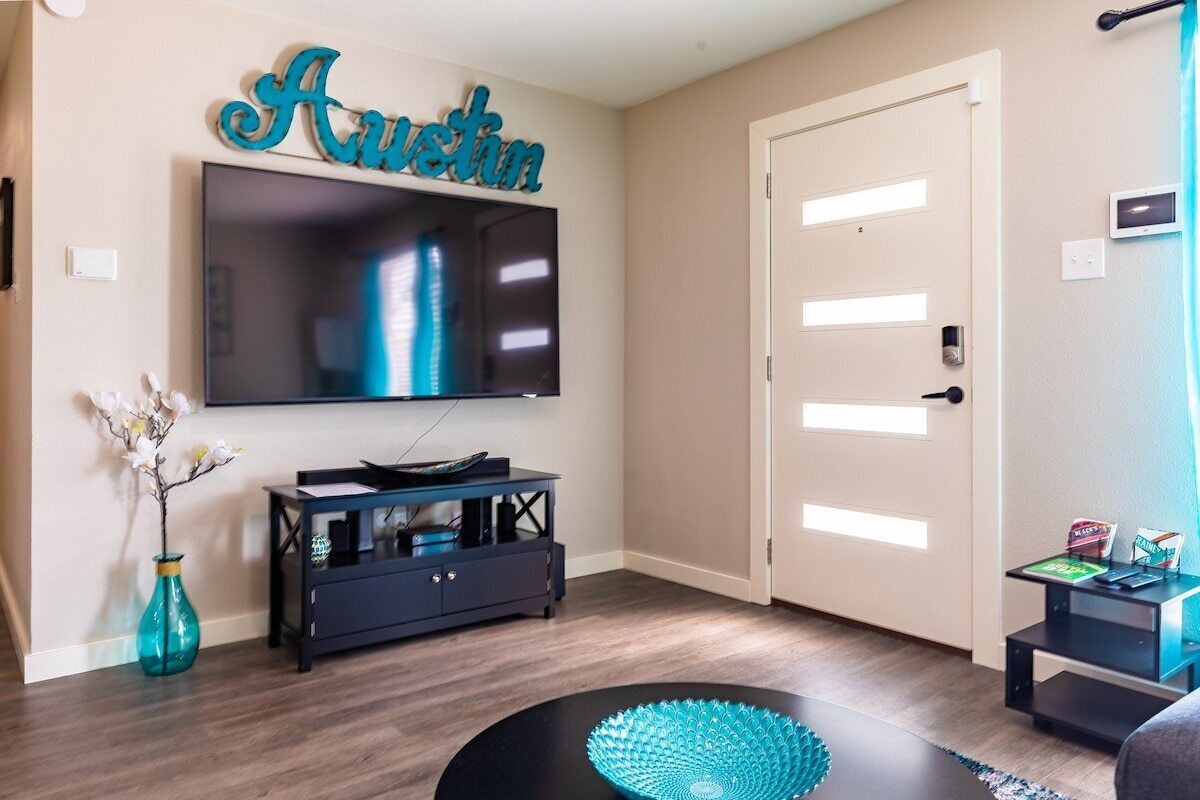 Gertis Bungalow Summ - Austin, TX