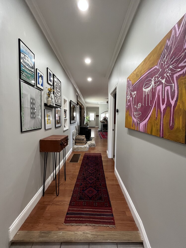 Cheerful artist's home minutes from Forest Park - St. Louis | Vrbo