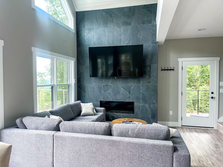 Luxury Mountain Escape - Hendersonville, NC