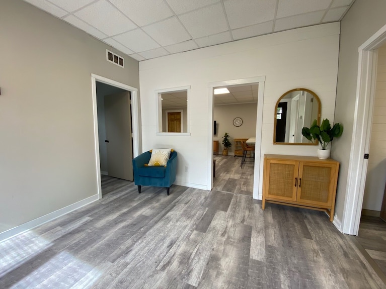 2 Bedroom Budget Suite. Open Floor Plan - Illinois