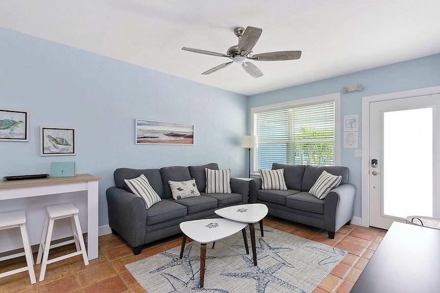 217 Dolphin | King Bed | Beach | Walkable | Dog Friendly! - Cocoa Beach, FL