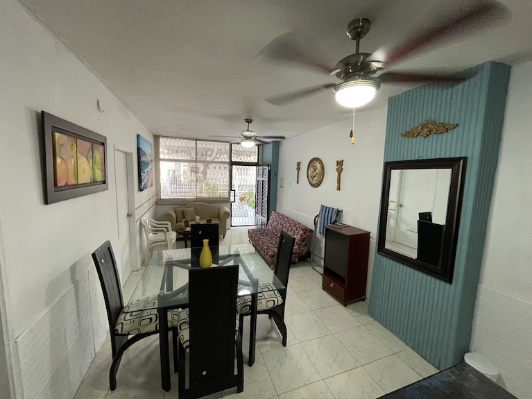 ¡A Dos Cuadras De La Playa! Apartamento En El Rodadero Con Terraza - Santa Marta, Colombia