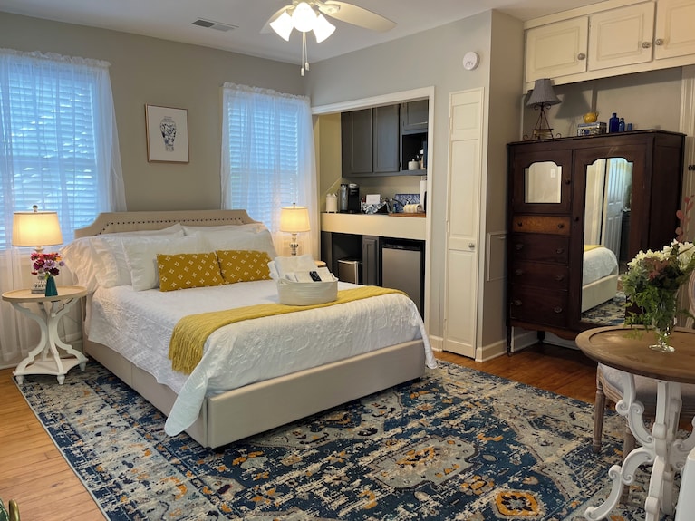 Downtown Summerville Historic District Studio - Summerville, SC