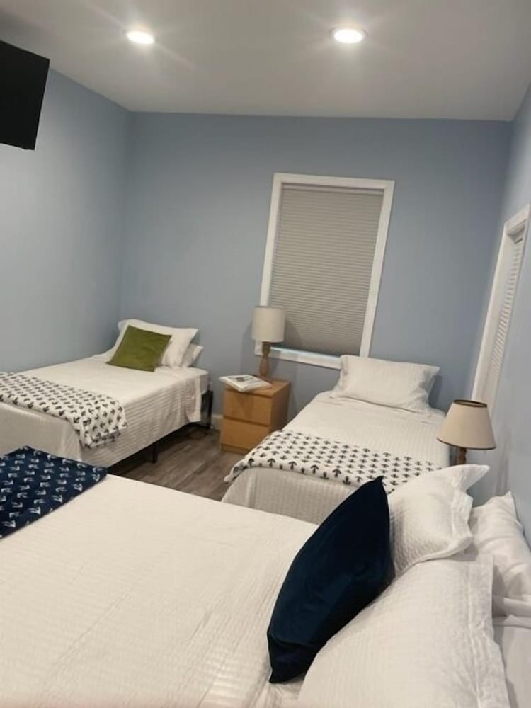 Buoy House Sandusky: Heated, In-ground Pool, Your Own Oasis! - Sandusky, OH
