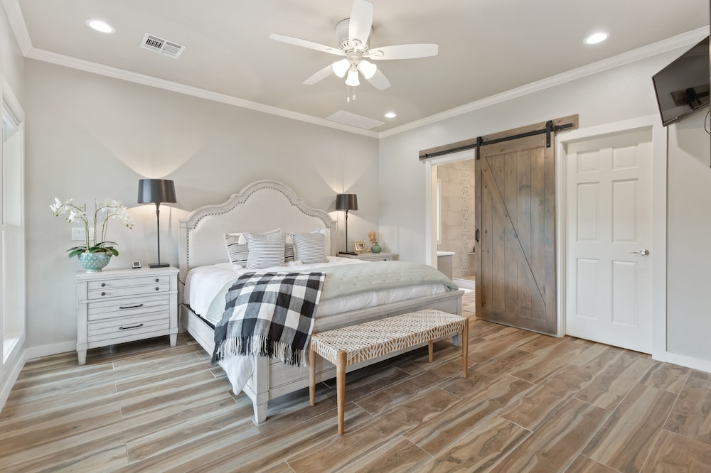 #MonkeyIslandHideaway - Stylish lake front home on Grand Lake, OK ...